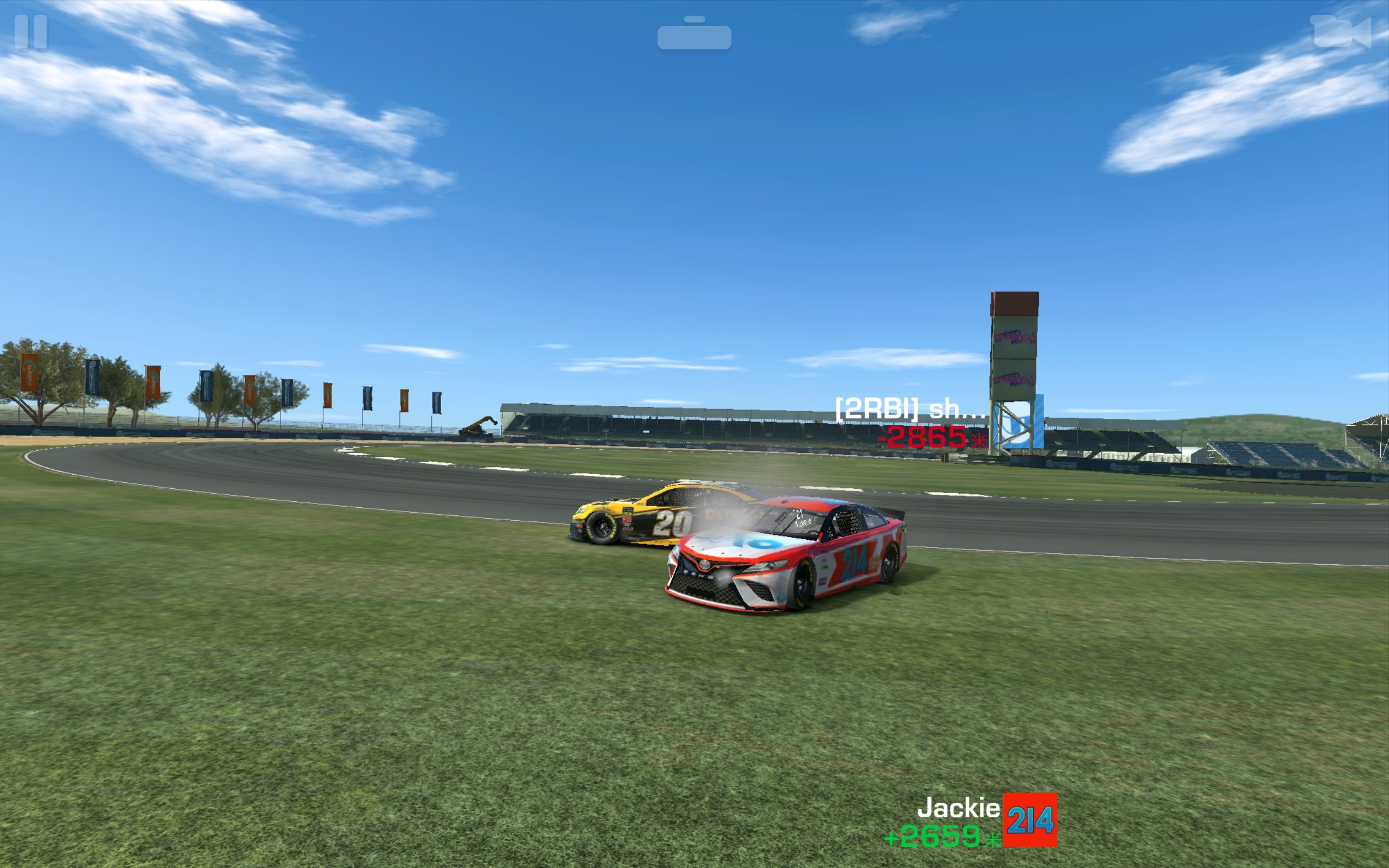 成功撞废一台凯美瑞-Real Racing 3 - TapTap